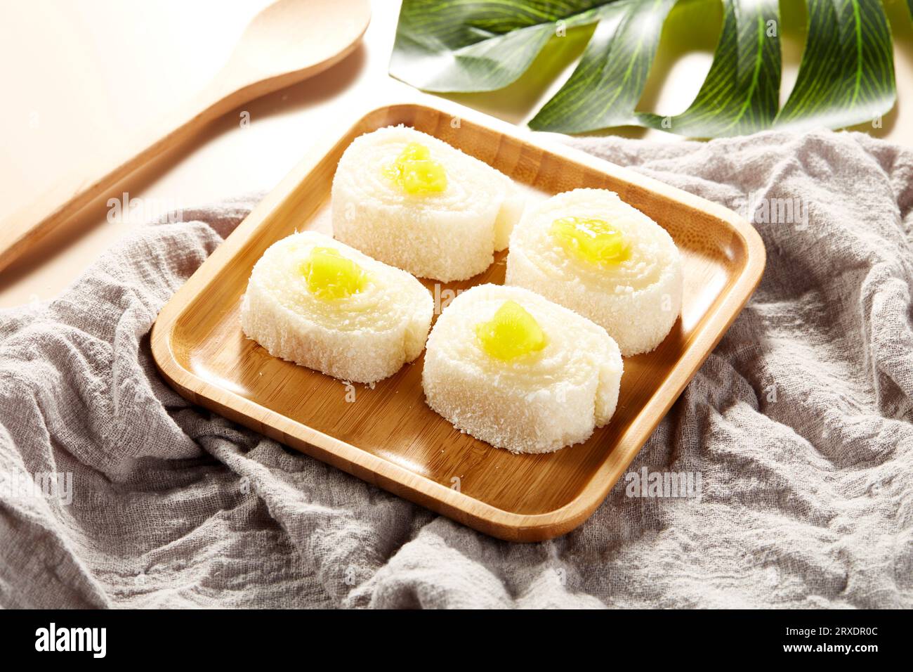 Daifuku,Japanese confectionery Ichigo Daifuku, small round glutinous ...