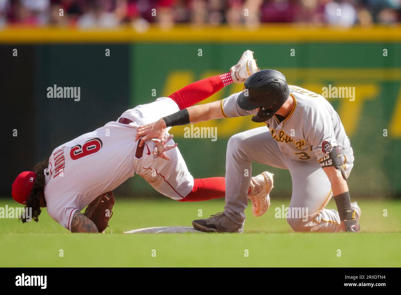 Pittsburgh Pirates' Henry Davis, right, collides with Cincinnati Reds ...
