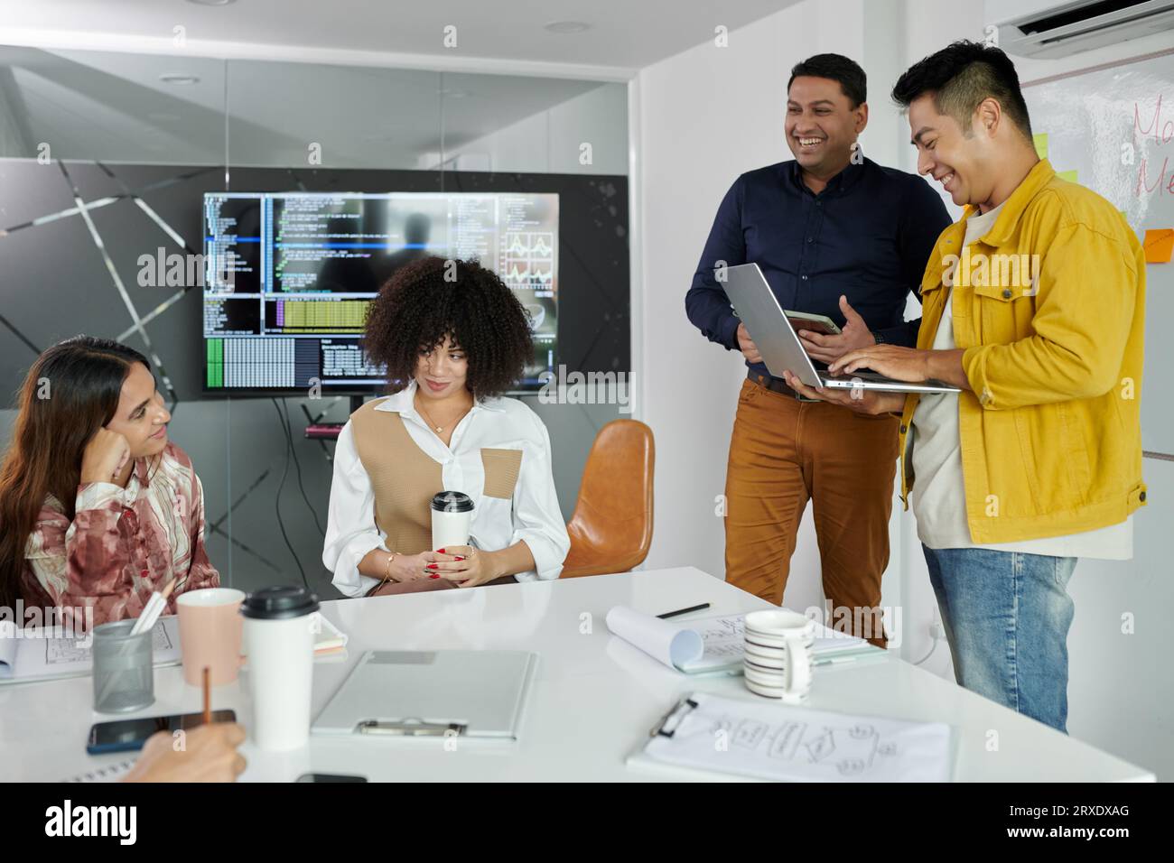 Laughing joke group hi-res stock photography and images - Alamy