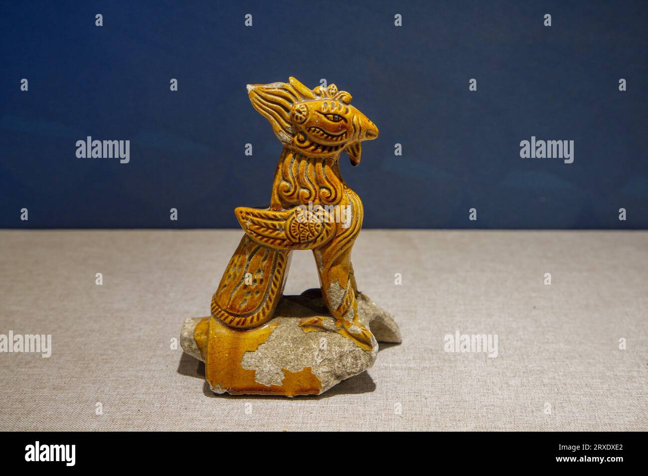 Roof figures hi-res stock photography and images - Alamy