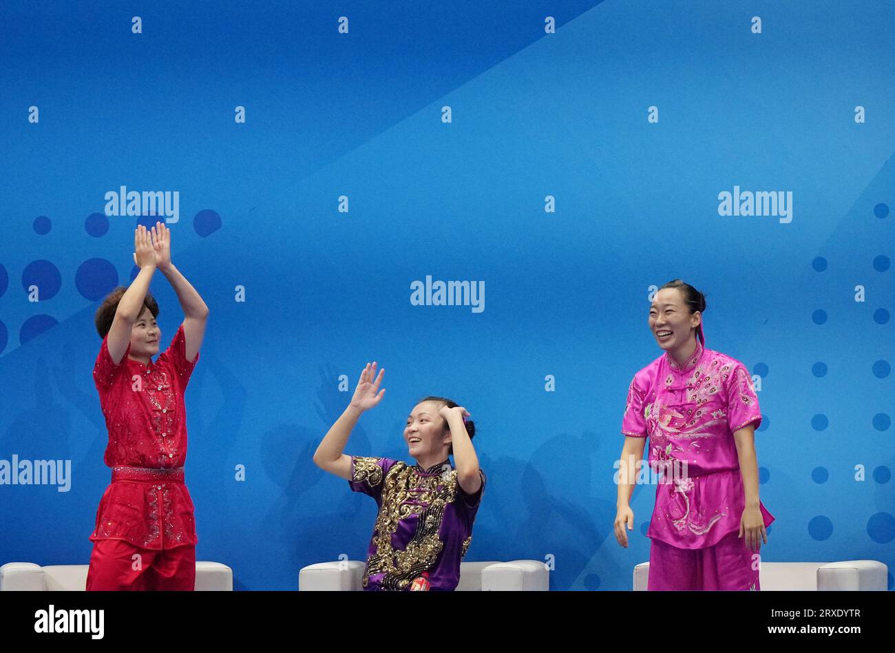 Hangzhou, China's Zhejiang Province. 25th Sep, 2023. Li Yi (R) of China ...