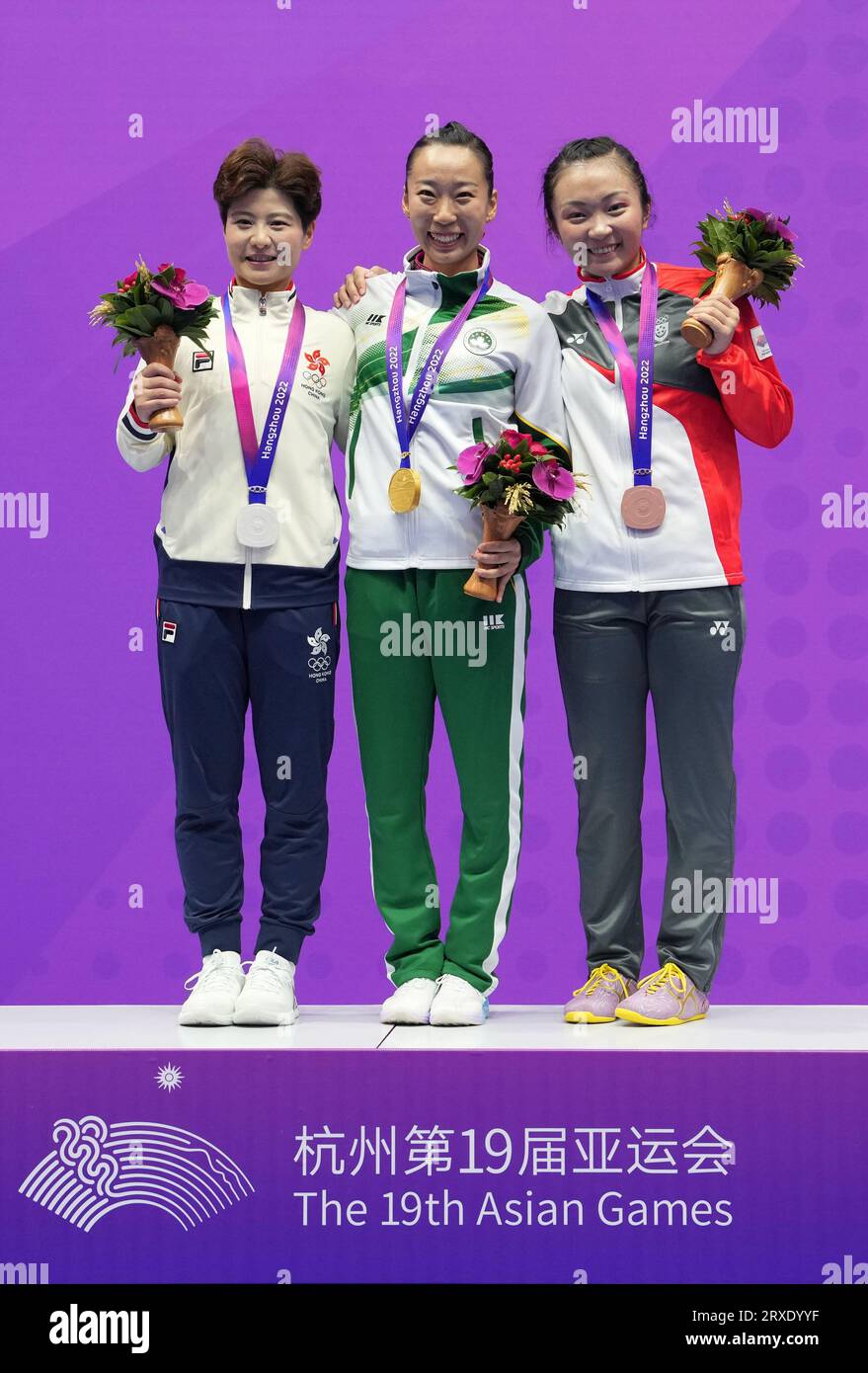 Hangzhou, China's Zhejiang Province. 25th Sep, 2023. Gold medalist Li ...