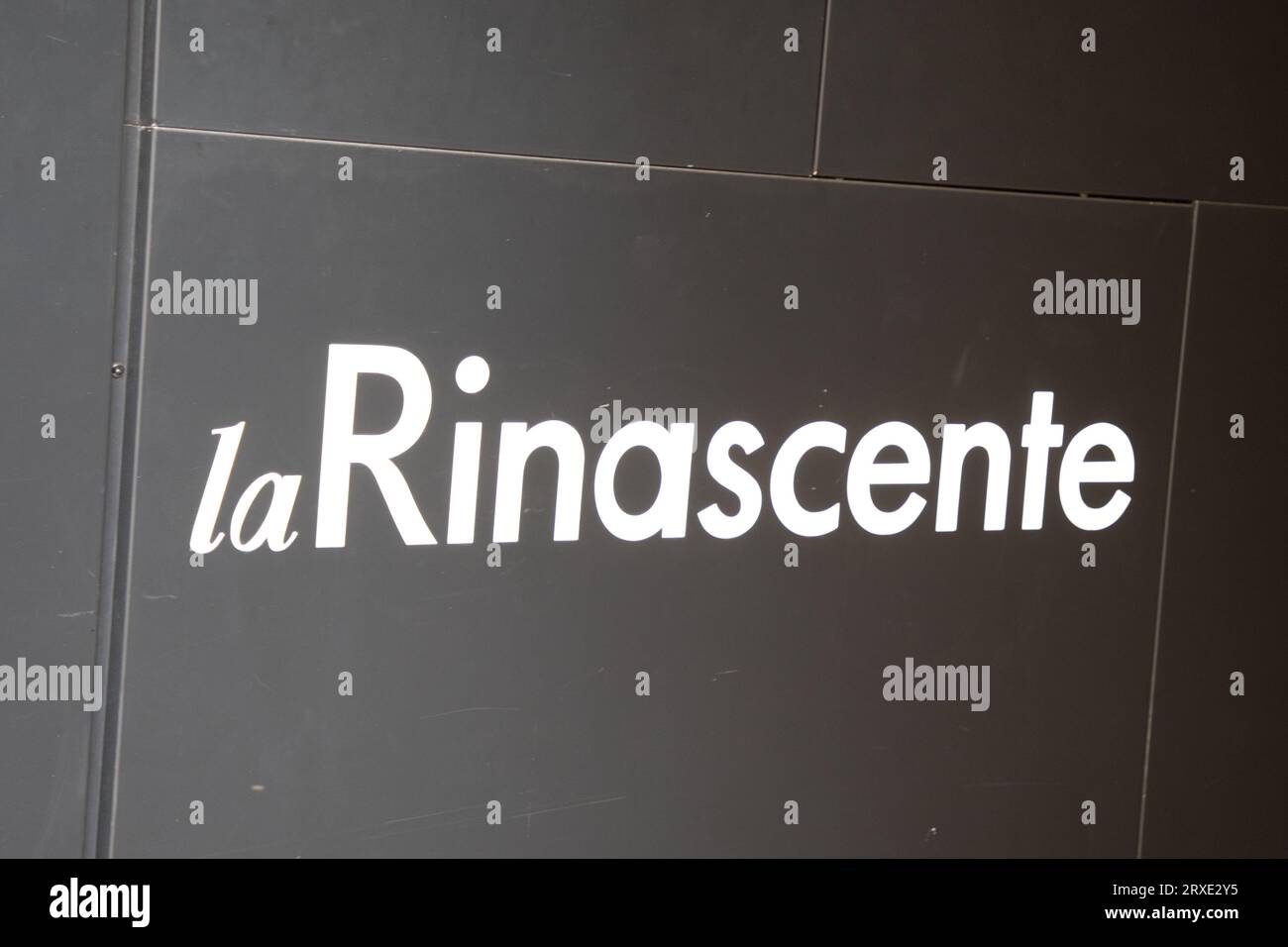 La rinascente logo hi-res stock photography and images - Alamy