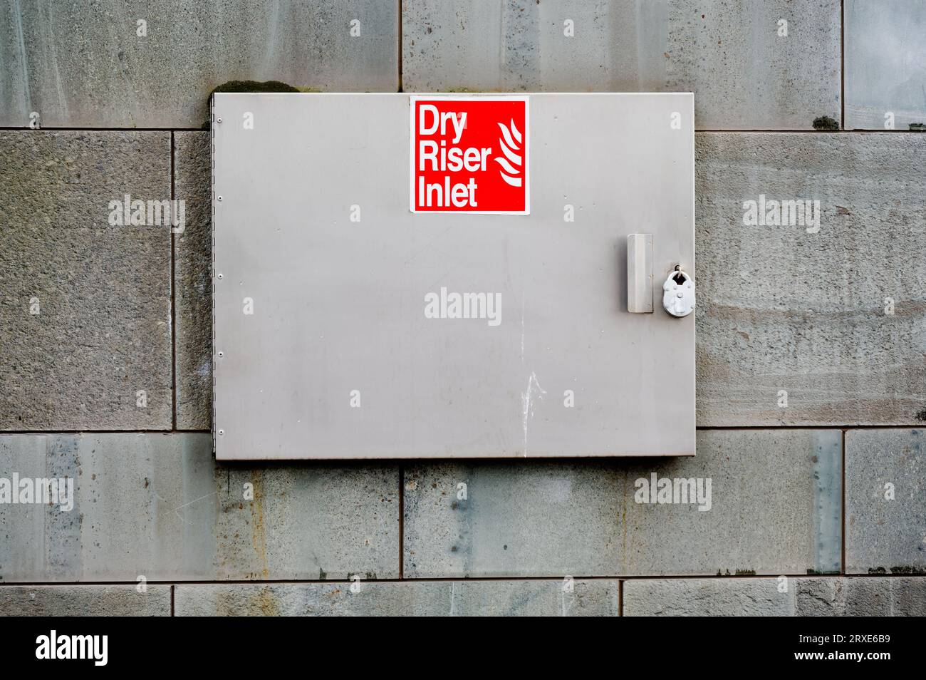 Dry riser red inlet box and sign at wall Stock Photo - Alamy