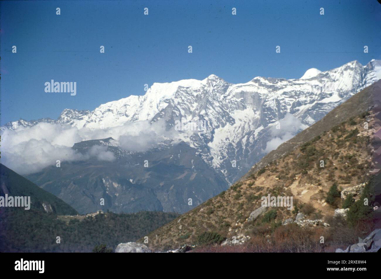 Himalyan mountain ranges hi-res stock photography and images - Alamy