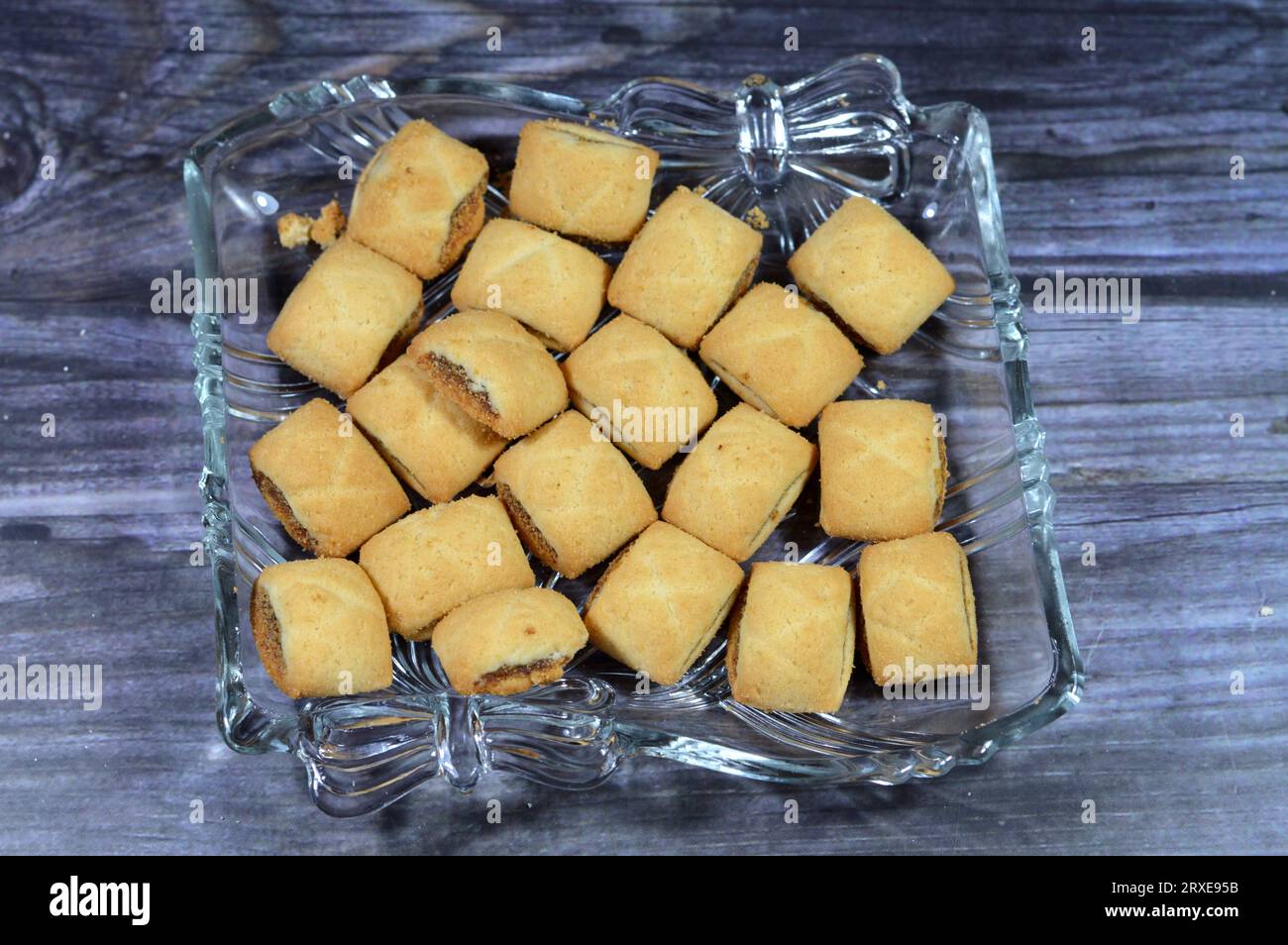 Date biscuits minis, Tamr date biscuits are made with pure butter and ...