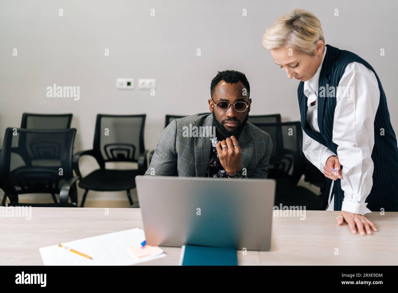 Male colleagues helping ethnic hi-res stock photography and images - Alamy
