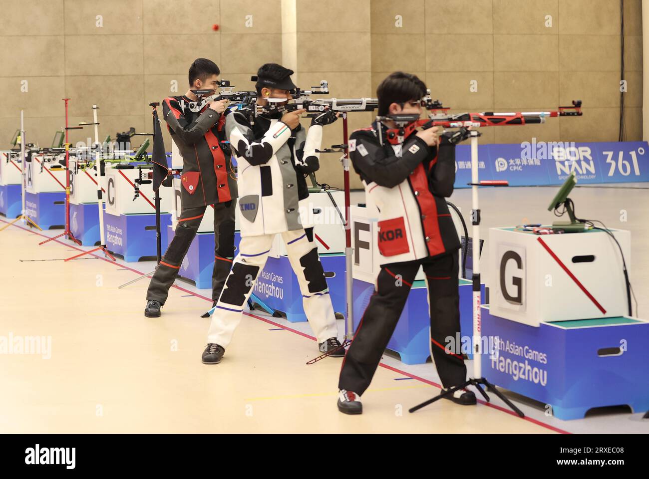 Hangzhou, China's Zhejiang Province. 25th Sep, 2023. Sheng Lihao (L) of ...