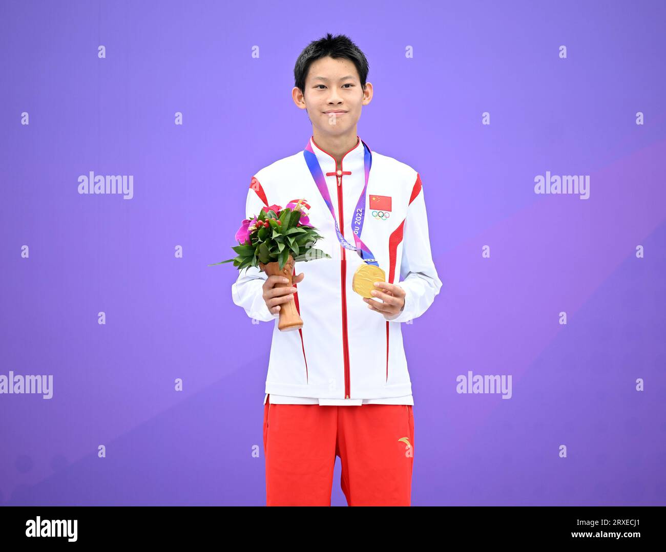 Hangzhou, China's Zhejiang Province. 25th Sep, 2023. Gold medalist Chen ...