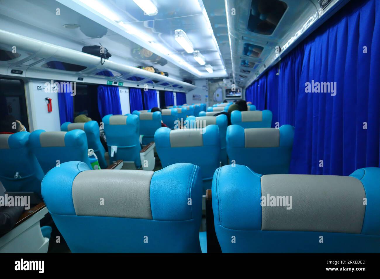Blue seats train carriage hi-res stock photography and images - Alamy