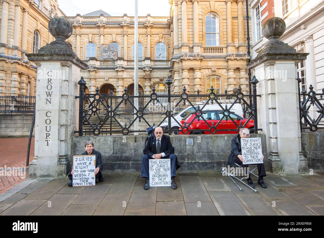 Jury assembly sign hi-res stock photography and images - Alamy