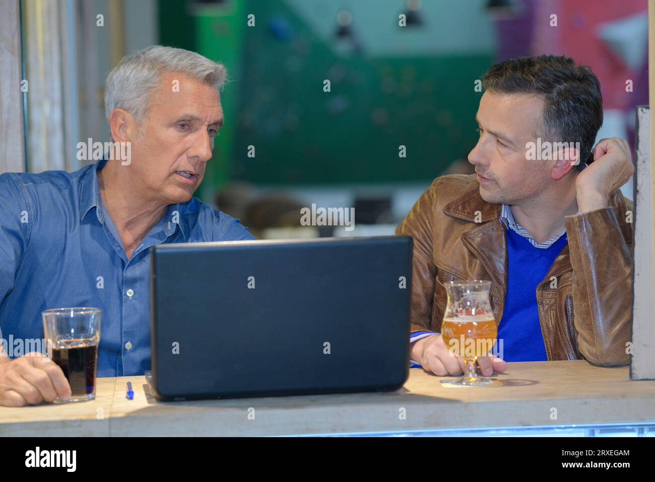 Pub laptop hi-res stock photography and images - Alamy