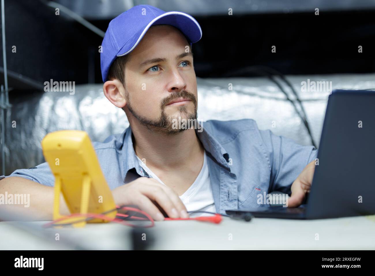 Electrician working circuit breaker industrial hi-res stock photography ...
