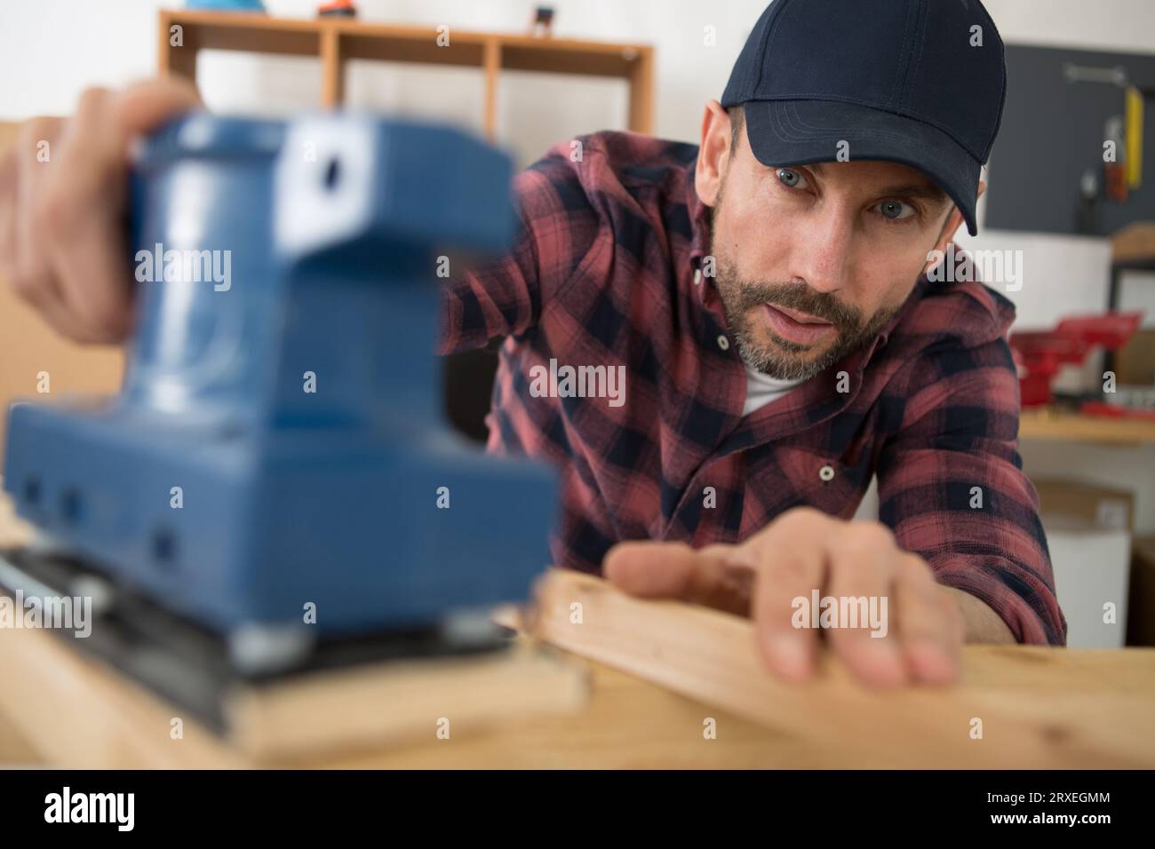 Sanding a table with sandpaper hi-res stock photography and images - Alamy