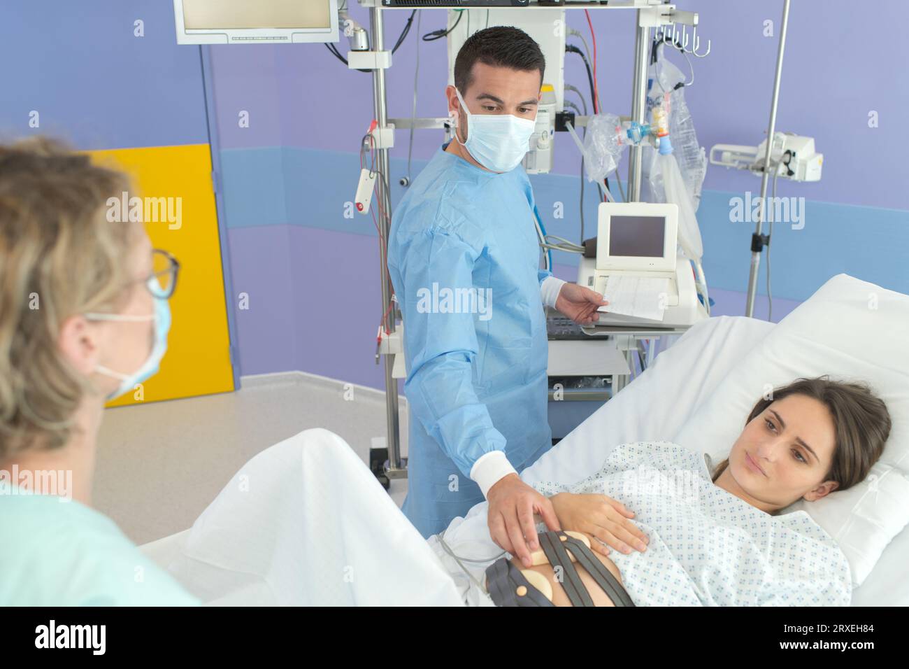 Surgery labor hi-res stock photography and images - Alamy