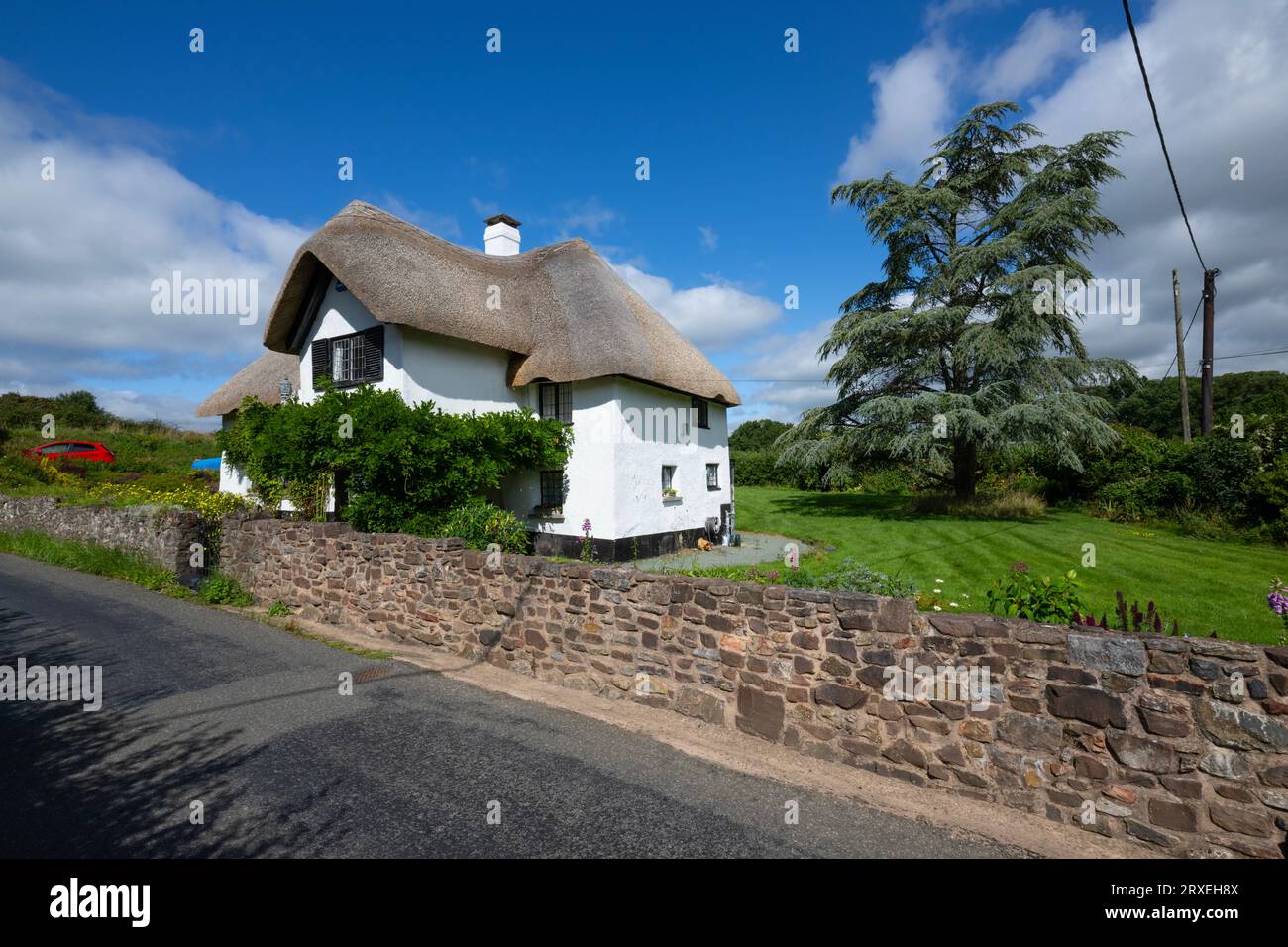Heather thatch roof hi-res stock photography and images - Alamy