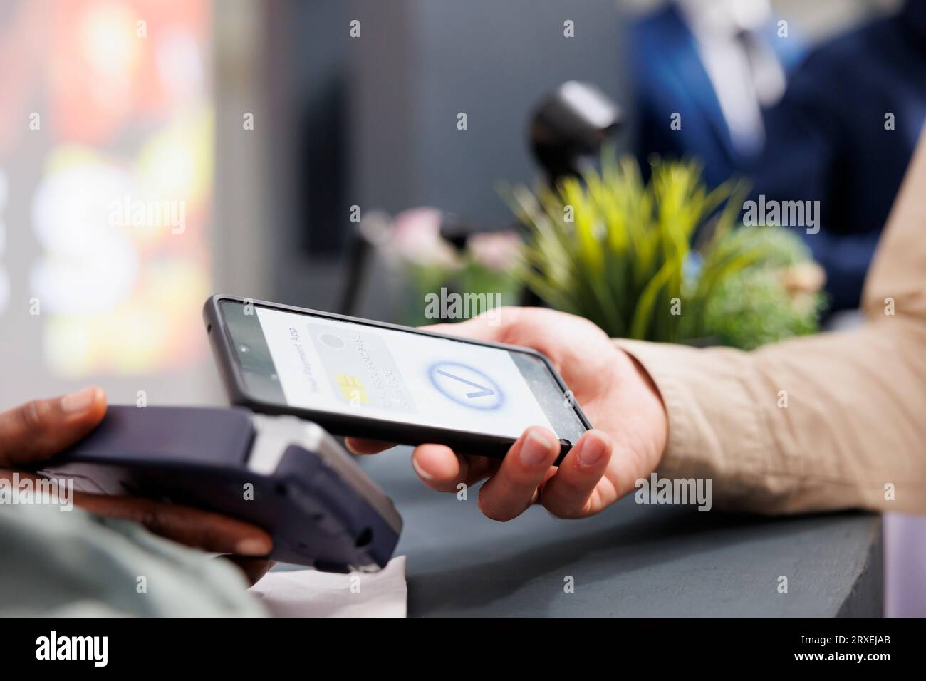 Tapping card fashion hi-res stock photography and images - Alamy