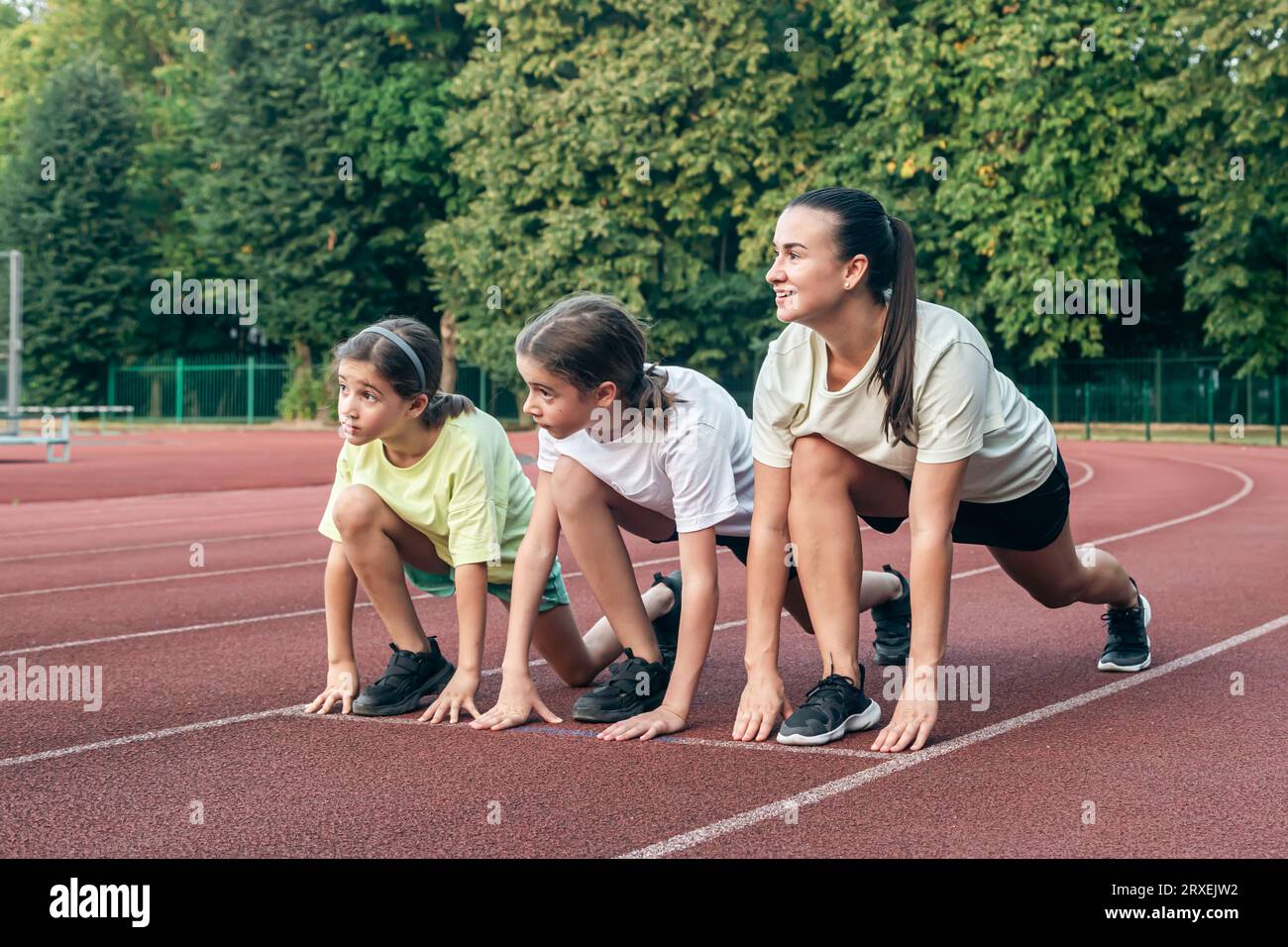 Girls track run event teenager hi-res stock photography and images - Alamy