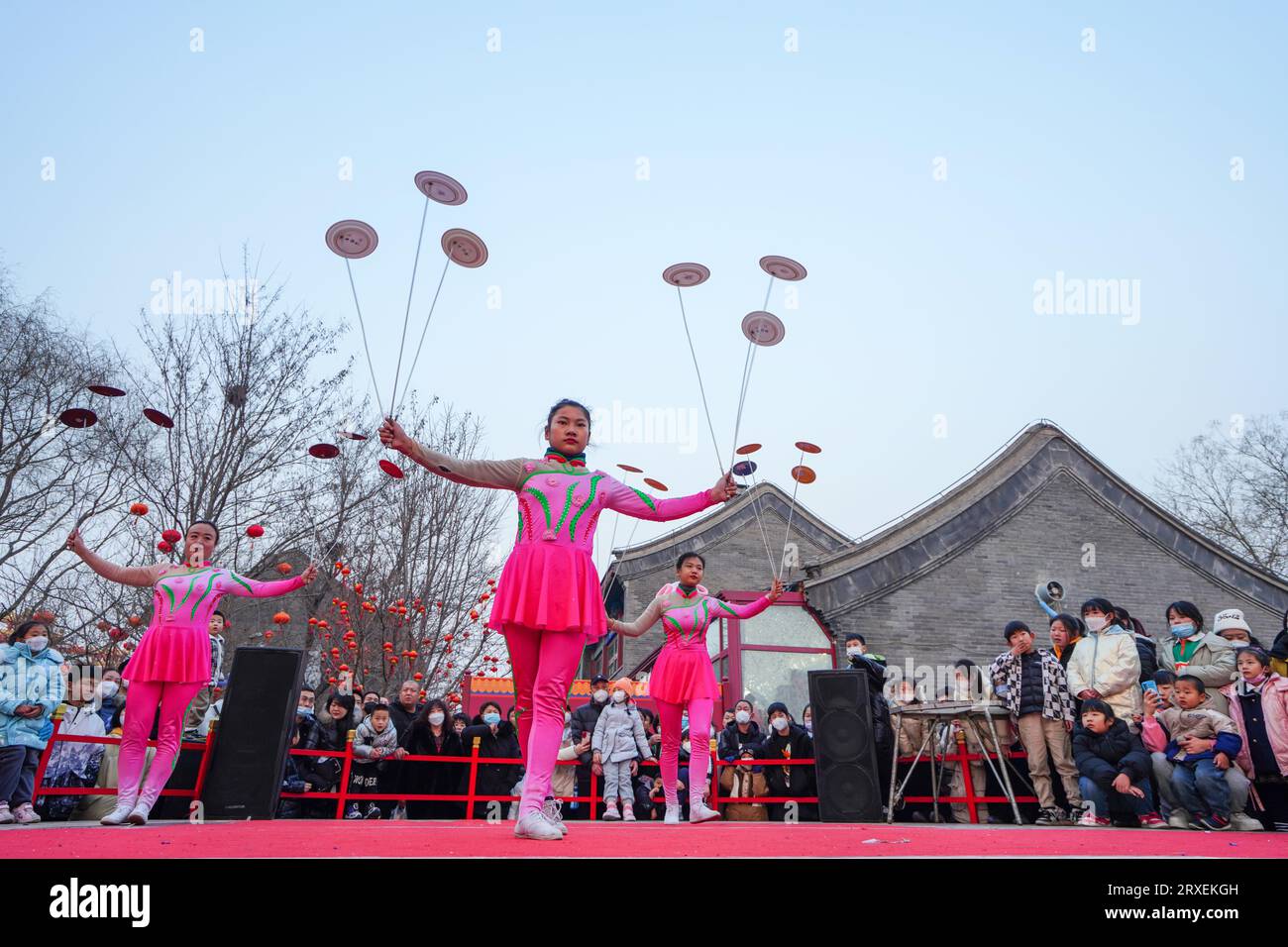 Rotating plate hi-res stock photography and images - Alamy