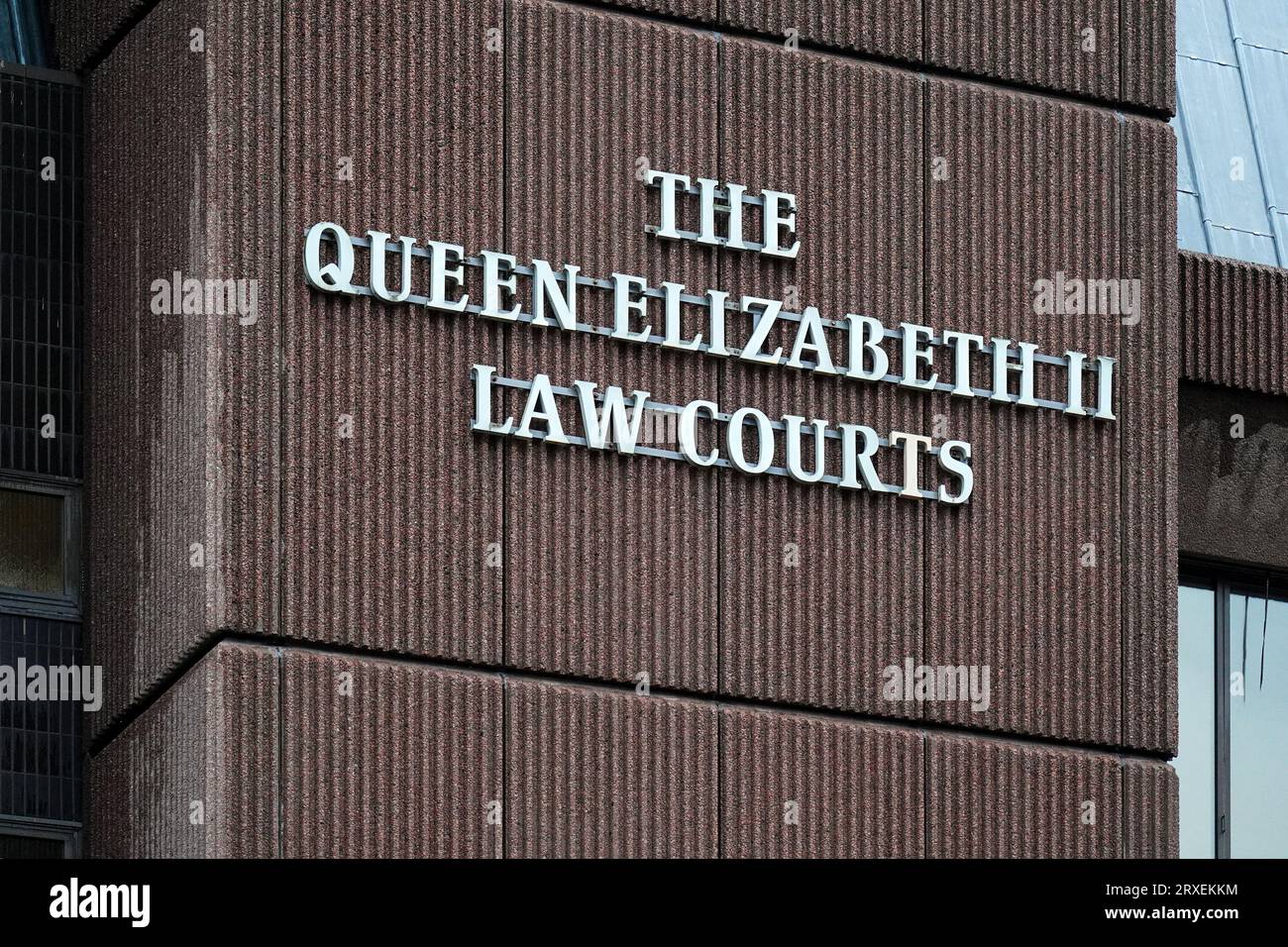 Liverpool Crown Court sign on outside wall Stock Photo - Alamy