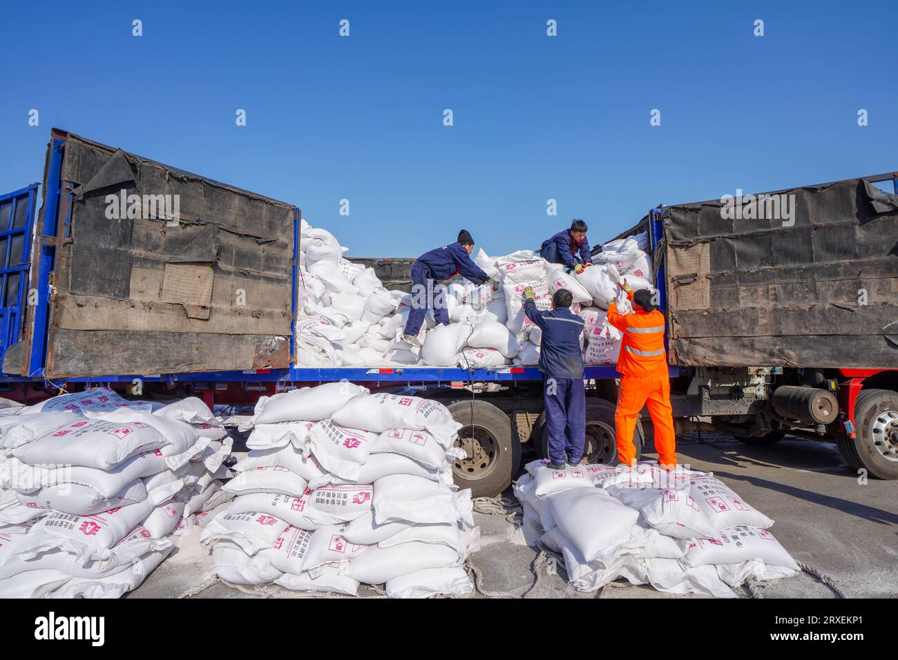 Fertilizer unloading hi-res stock photography and images - Alamy