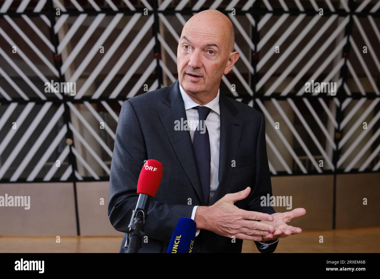 Roland lescure hi-res stock photography and images - Alamy