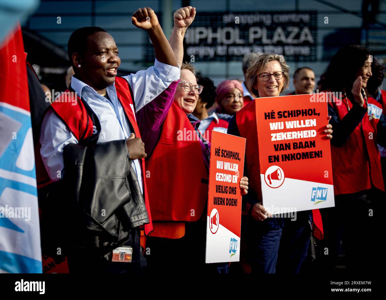 SCHIPHOL - Schiphol employees are campaigning to retain the 1 euro 40 ...