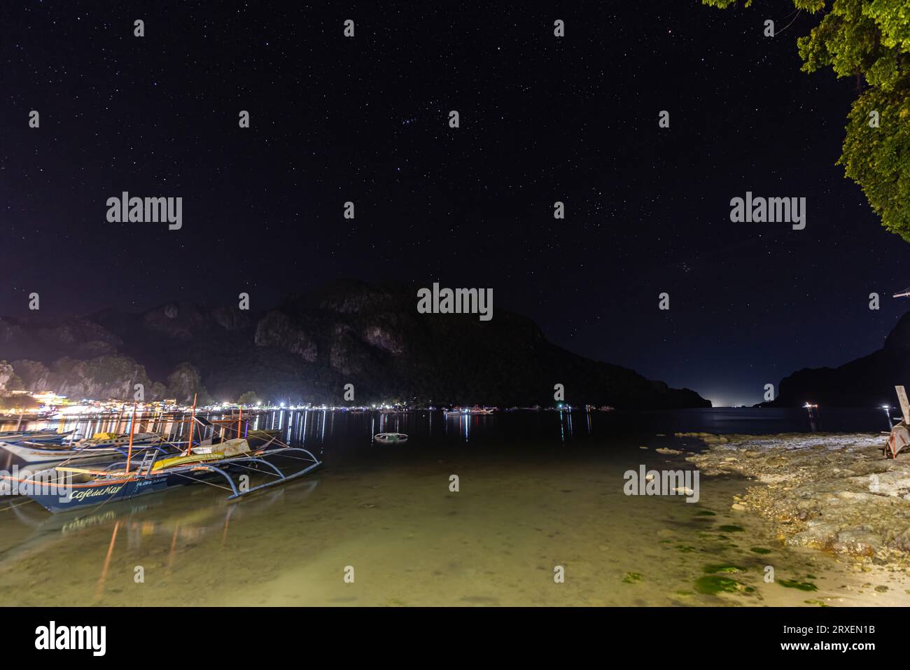 Night shot over the harbor and bay of El Nido on the philippine island ...
