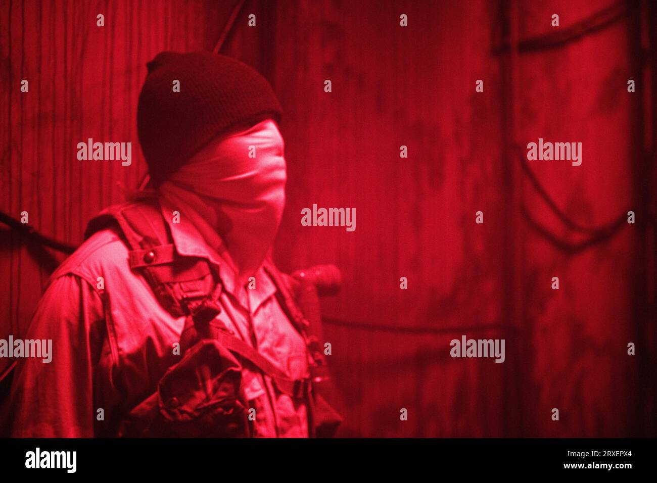 Soldier wearing camouflage clothing hi-res stock photography and images ...