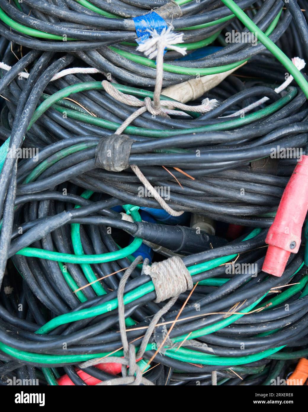 Jumbled cables hi-res stock photography and images - Alamy