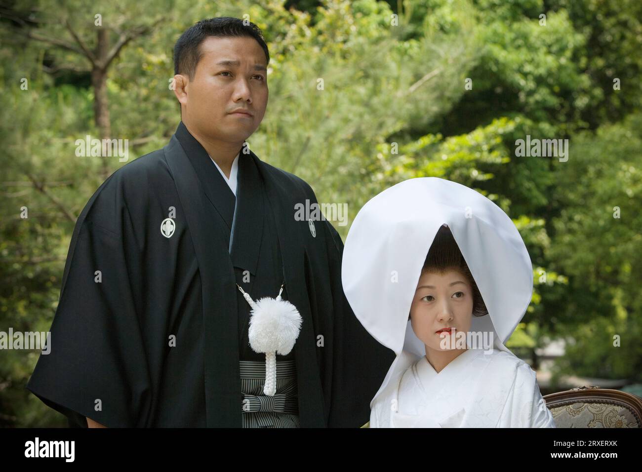 Portrait of a traditional Japanese bride and groom Stock Photo - Alamy