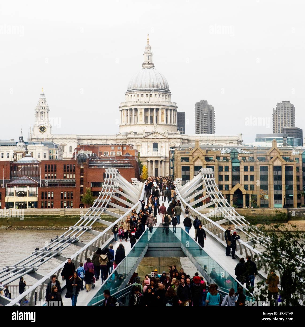 The London Millennium Footbridge Stock Photo - Alamy