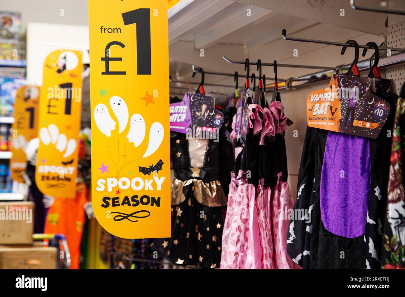 B&M store at Exeter retail park in Devon Stock Photo - Alamy