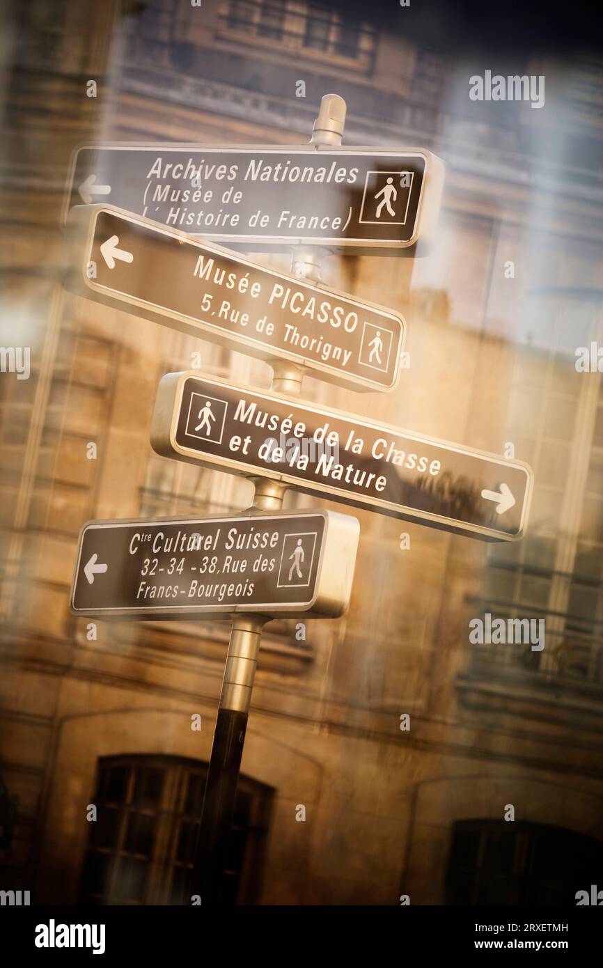Museum direction signs Stock Photo - Alamy