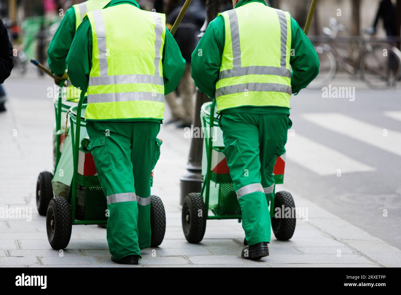 Paris garbage hi-res stock photography and images - Alamy