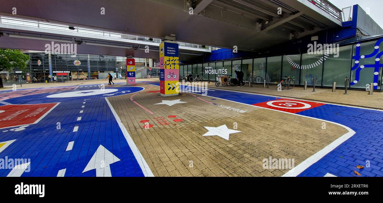House of the mobilities hi-res stock photography and images - Alamy