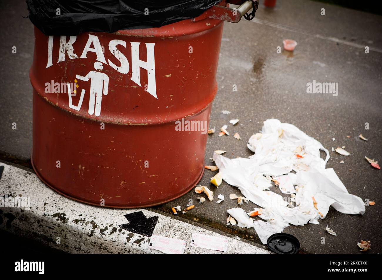 Litter on the ground hi-res stock photography and images - Alamy