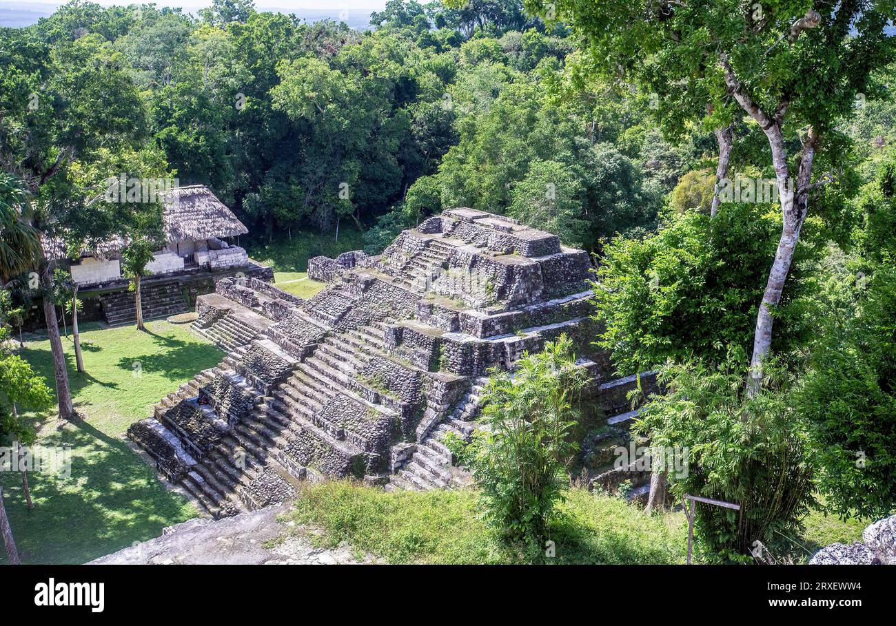 Yaxha temple guatemala hi-res stock photography and images - Alamy