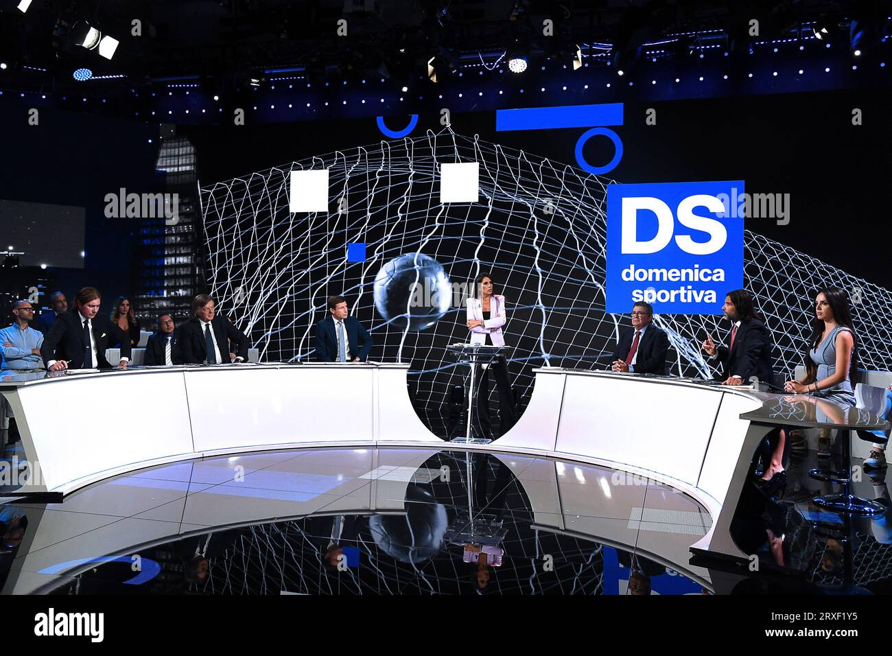 Milan, TV broadcast "La Domenica sport" - Simona Rolandi, Eraldo Pecci ...