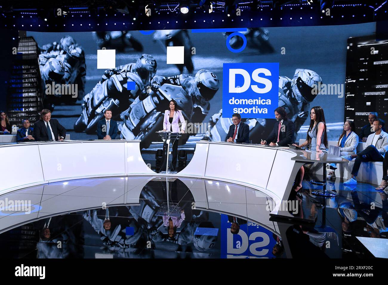 Milan, TV broadcast "La Domenica sport" - Simona Rolandi, Eraldo Pecci ...