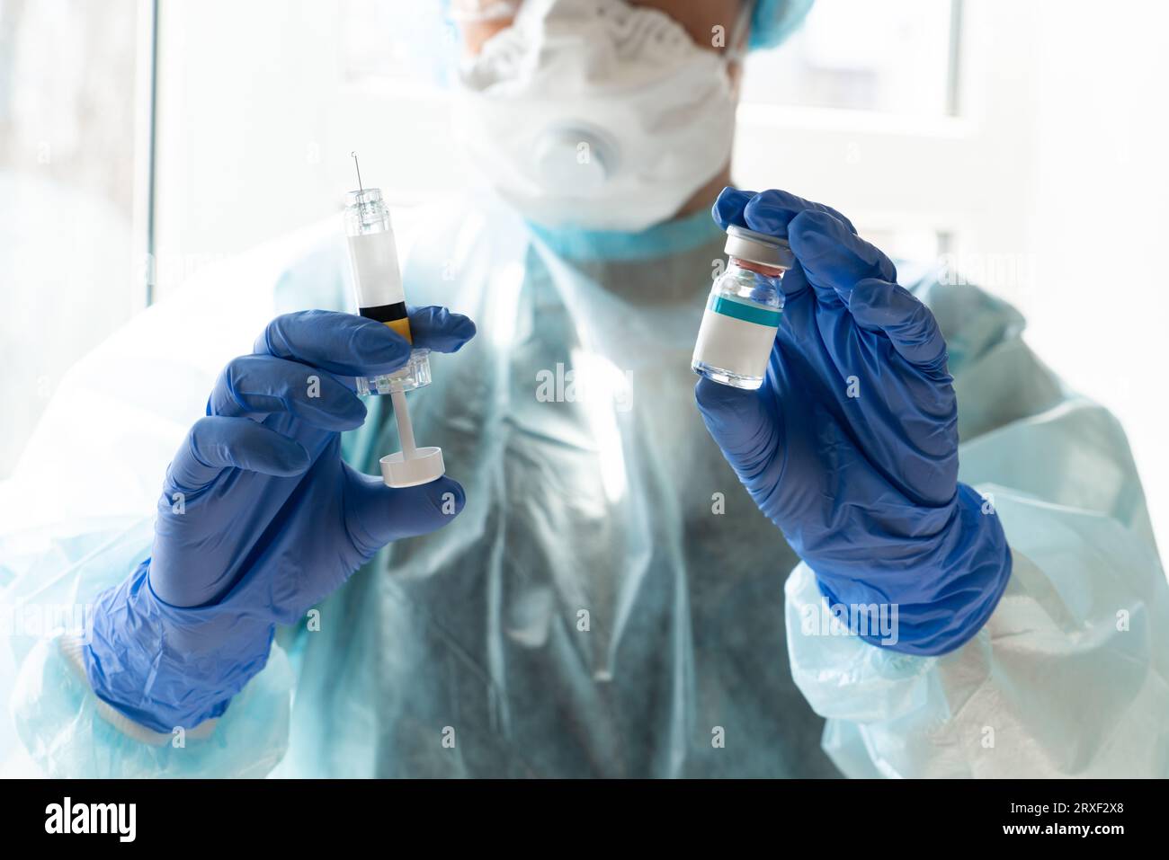Doctor holds syringe and injection medicine Stock Photo - Alamy