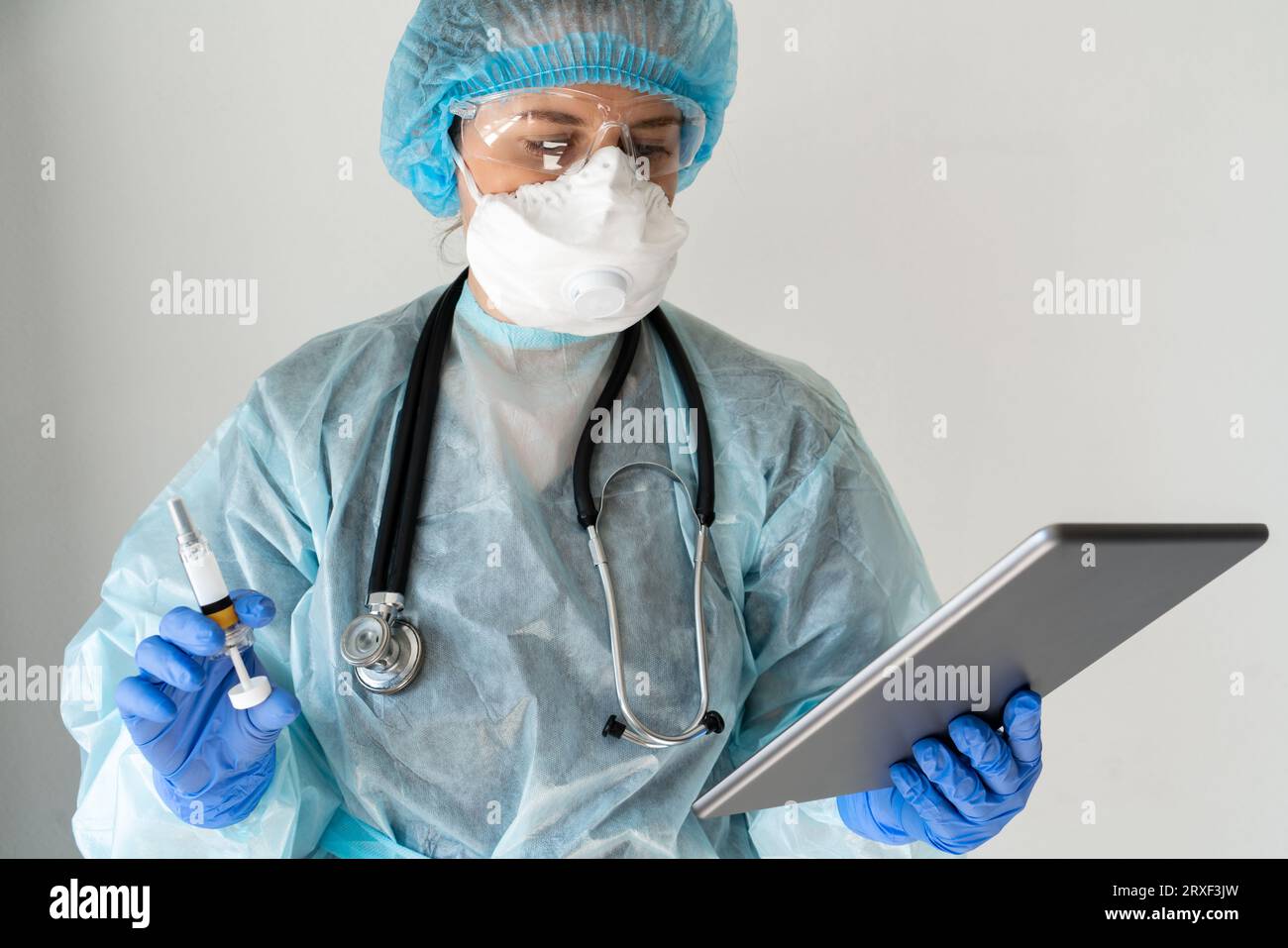 Doctor stands hi-res stock photography and images - Alamy
