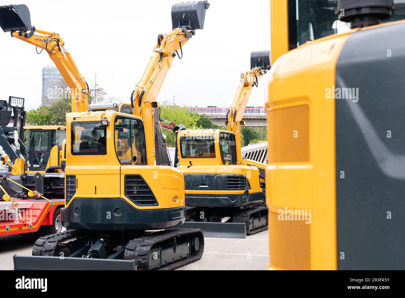Fleet of yellow construction machines Stock Photo - Alamy