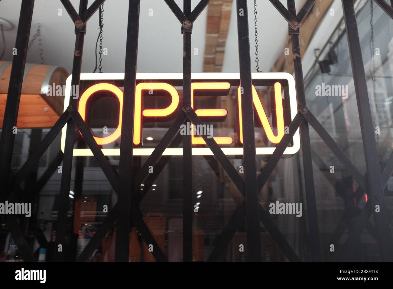 Business open as usual sign hi-res stock photography and images - Alamy
