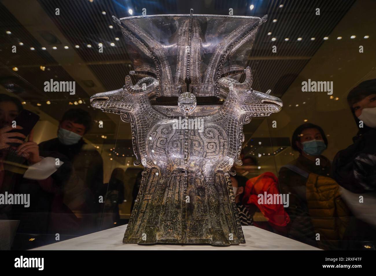 Shang zun art hi-res stock photography and images - Alamy