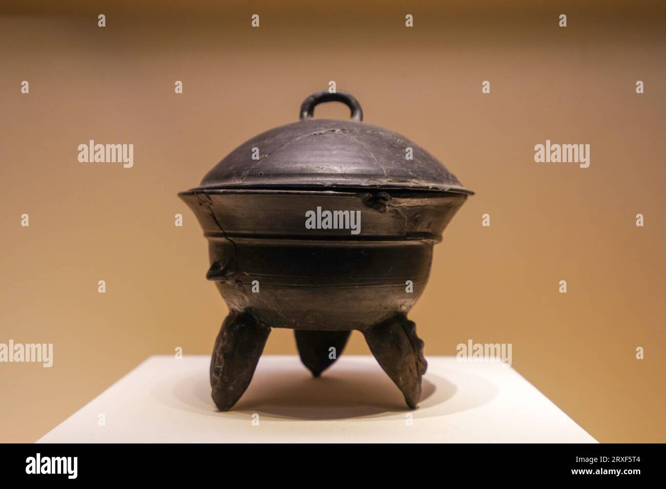 Black pottery china longshan culture hi-res stock photography and ...