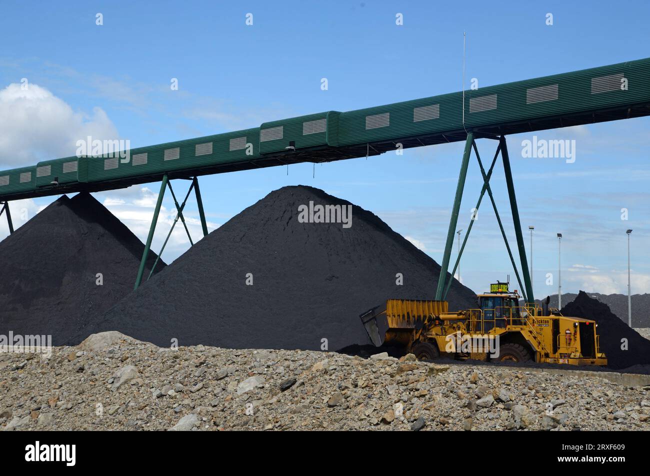 Coal non renewable energy resources hi-res stock photography and images ...