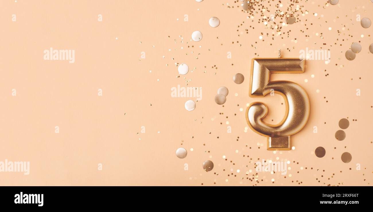 5th anniversary in gold hi-res stock photography and images - Alamy
