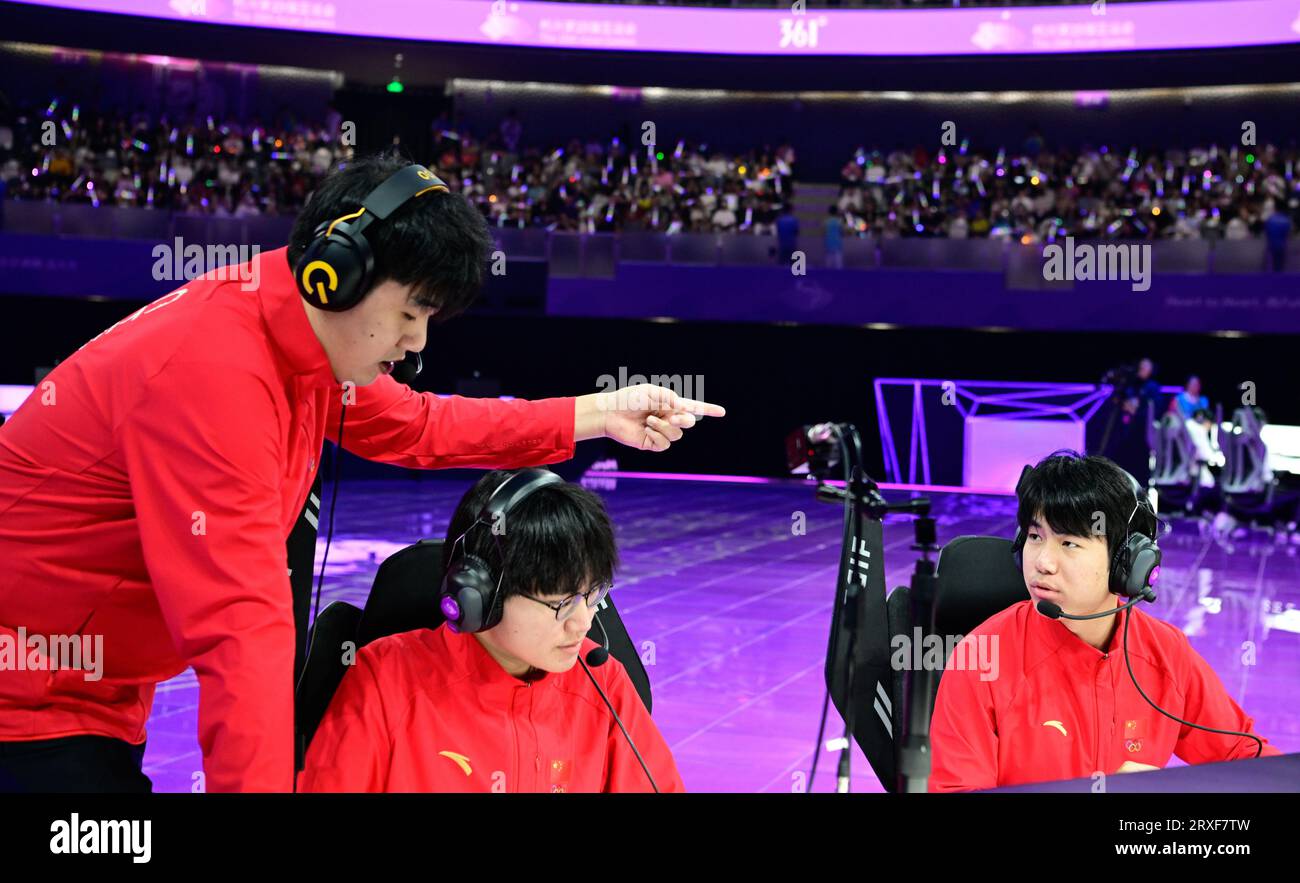 Hangzhou, China's Zhejiang Province. 25th Sep, 2023. Sun Linwei (C) and ...