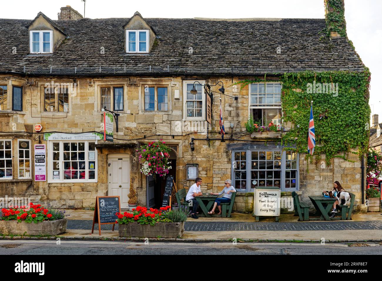 The cotswold arms hi-res stock photography and images - Alamy
